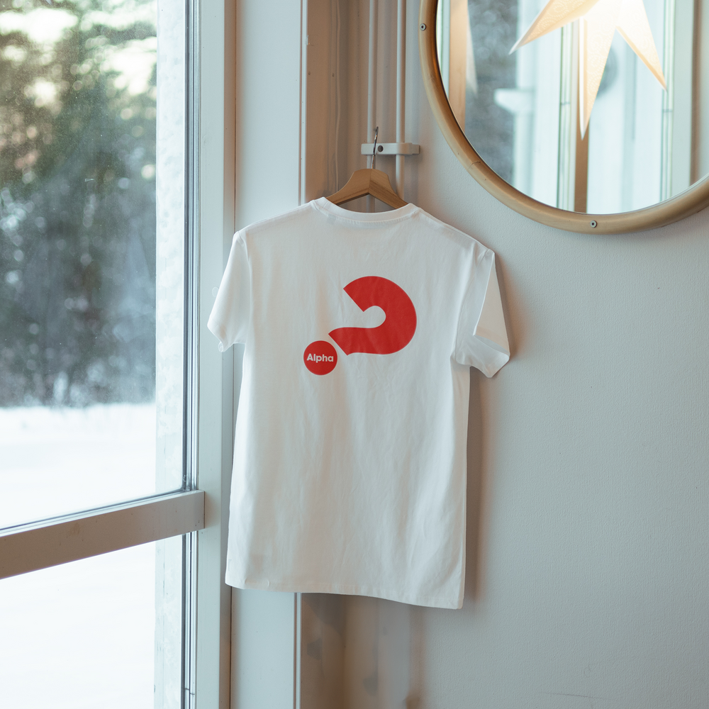 T-shirt - Unisex, vit, Alphas logga